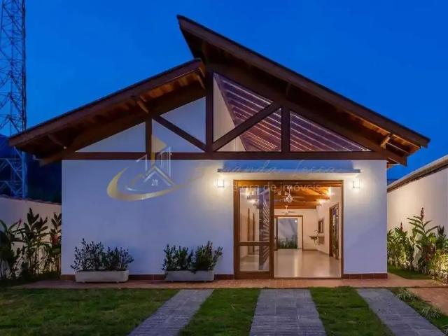 Casa / Sobrado para Venda em Caraguatatuba/SP Massaguaçu 3 Quartos