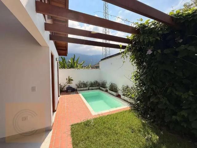 Casa / Sobrado para Venda em Caraguatatuba/SP Massaguaçu 3 Quartos