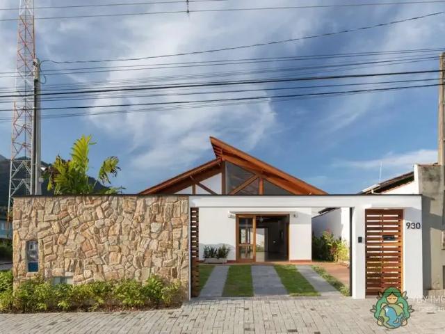 Casa / Sobrado para Venda em Caraguatatuba/SP Massaguaçu 3 Quartos