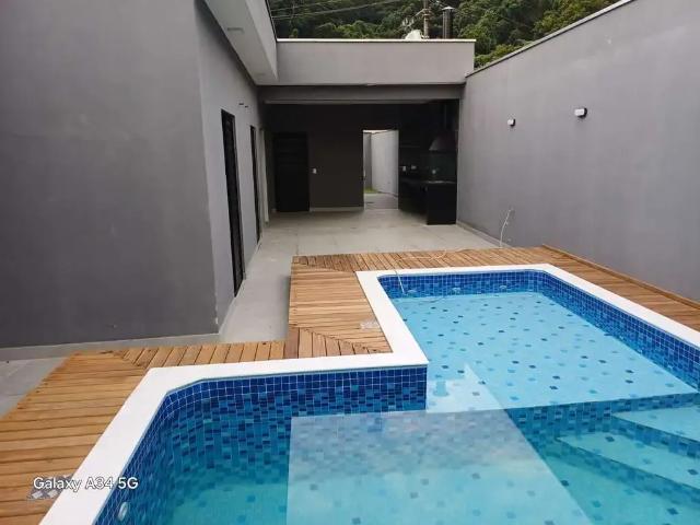Casa / Sobrado para Venda em Caraguatatuba/SP Massaguaçu 3 Quartos