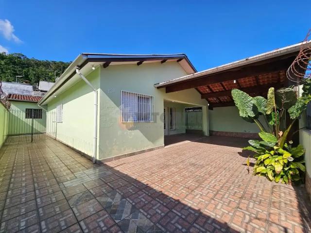 Casa / Sobrado para Venda em Caraguatatuba/SP Sumaré 3 Quartos