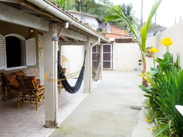 Casa / Sobrado para Venda em Caraguatatuba/SP Sumaré 3 Quartos