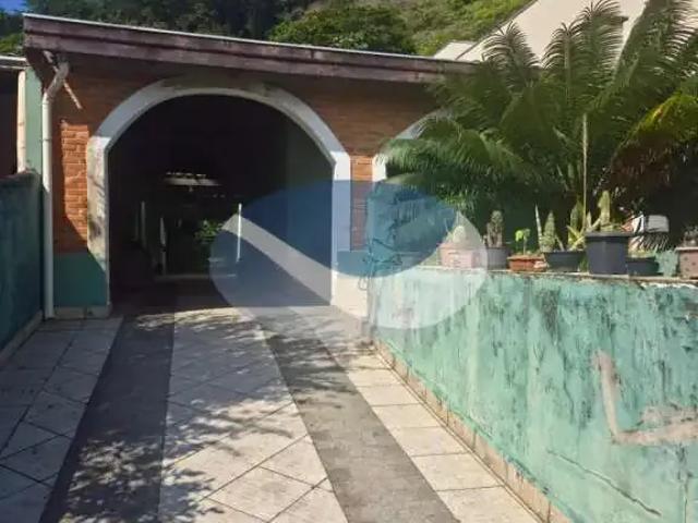 Casa / Sobrado para Venda em Caraguatatuba/SP Sumaré 4 Quartos