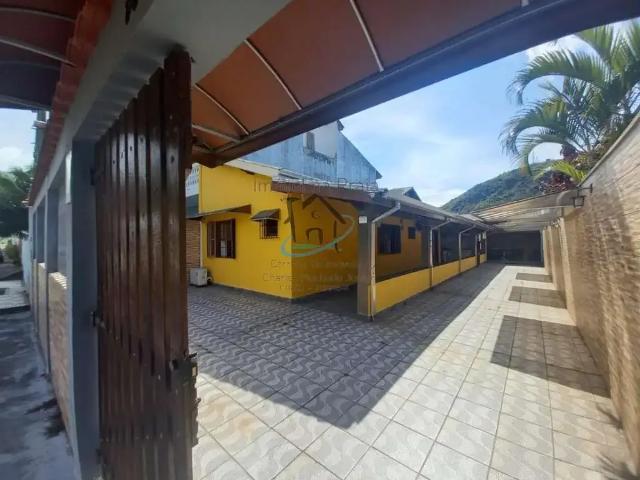 Casa / Sobrado para Venda em Caraguatatuba/SP Sumaré 5 Quartos
