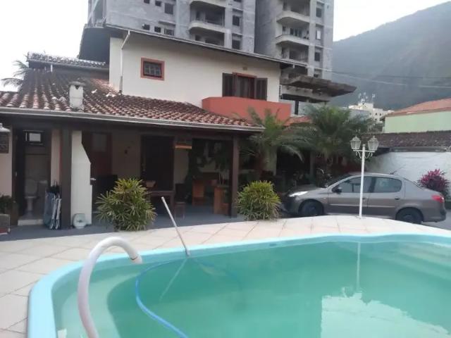 Casa / Sobrado para Venda em Caraguatatuba/SP Sumaré 6 Quartos