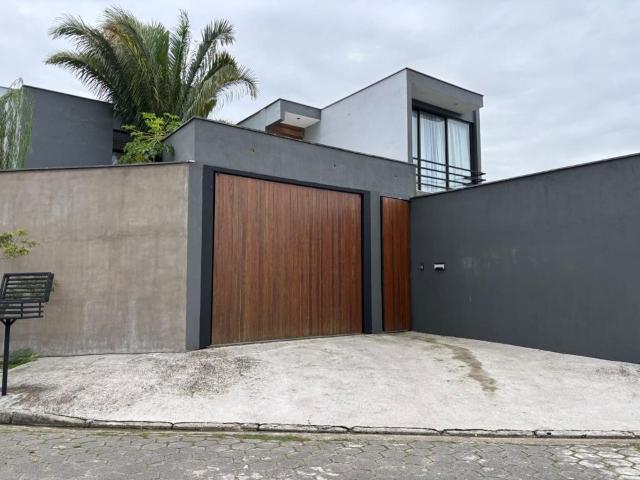 Casa / Sobrado para Venda em Caraguatatuba/SP Poiares 3 Quartos