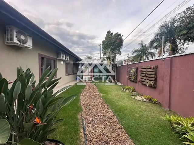 Casa / Sobrado para Venda em Caraguatatuba/SP Prainha 4 Quartos
