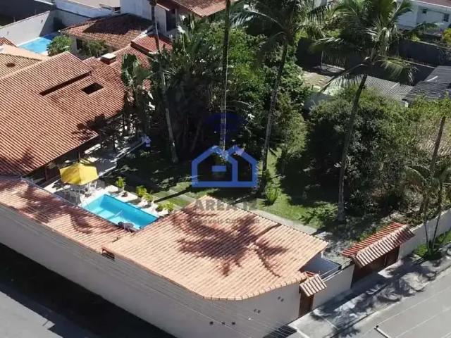 Casa / Sobrado para Venda em Caraguatatuba/SP Praia das Palmeiras 4 Quartos