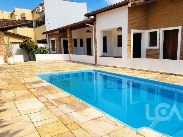 Casa / Sobrado para Venda em Caraguatatuba/SP Praia das Palmeiras 5 Quartos