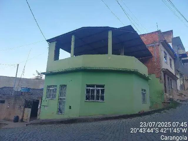 Casa / Sobrado para Venda em Carangola/MG Caixa D'água 2 Quartos