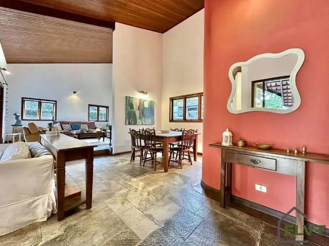 Casa / Sobrado para Venda em Carapicuíba/SP Águas da Fazendinha 4 Quartos