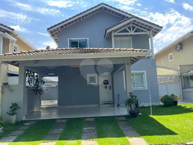 Casa / Sobrado para Venda em Carapicuíba/SP Granja Viana 4 Quartos