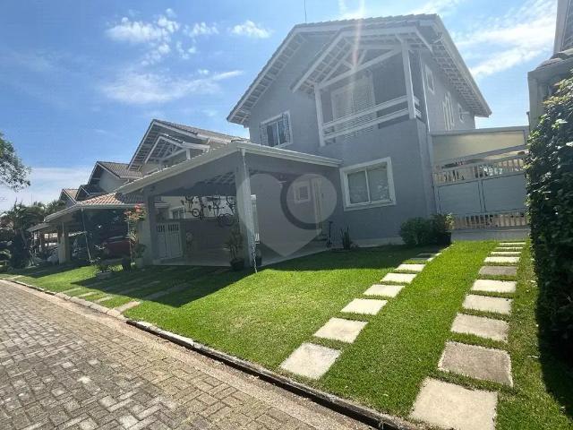 Casa / Sobrado para Venda em Carapicuíba/SP Granja Viana 4 Quartos