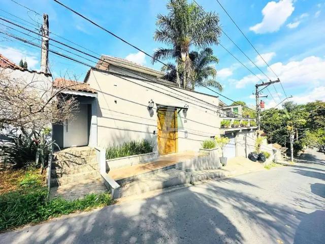 Casa / Sobrado para Venda em Carapicuíba/SP Granja Viana 5 Quartos