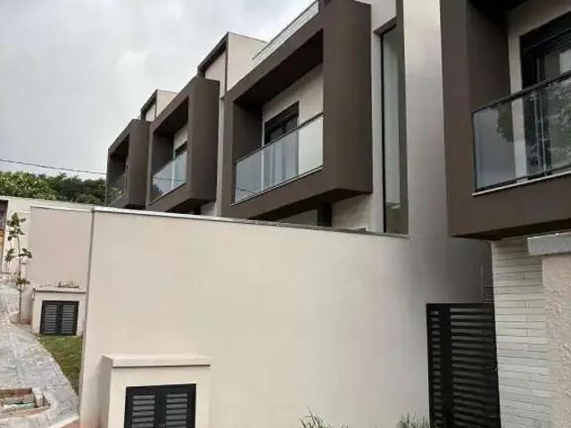 Casa / Sobrado para Venda em Carapicuíba/SP Granja Viana 3 Quartos