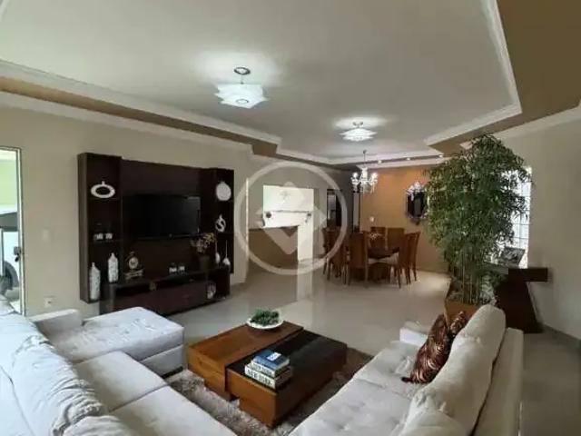Casa / Sobrado para Venda em Caratinga/MG Rodoviários 4 Quartos