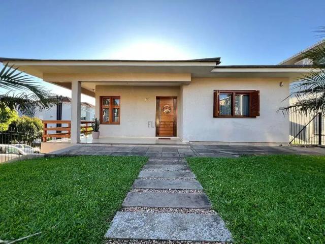 Casa / Sobrado para Venda em Carlos Barbosa/RS Triângulo 5 Quartos