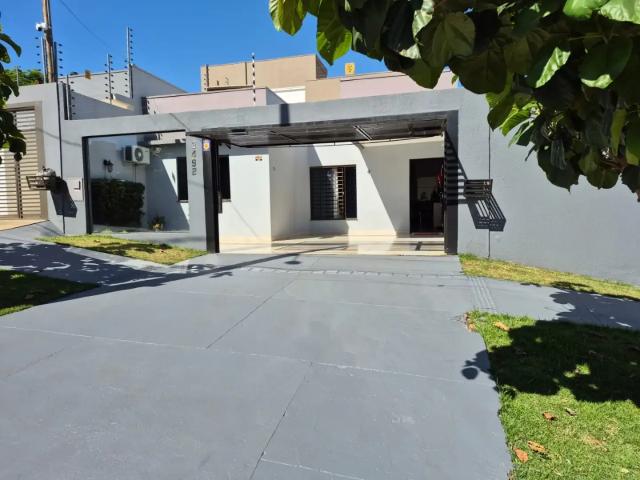 Casa / Sobrado para Venda em Cascavel/PR Canadá 3 Quartos