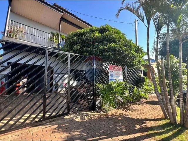 Casa / Sobrado para Venda em Cascavel/PR Cataratas 3 Quartos