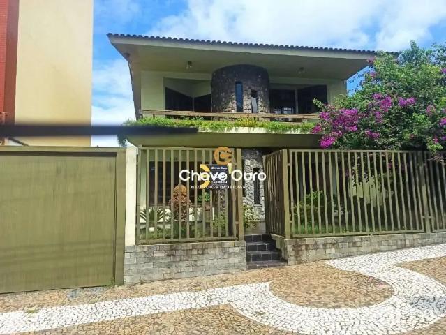 Casa / Sobrado para Venda em Cascavel/PR Centro 4 Quartos