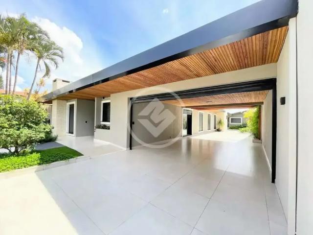 Casa / Sobrado para Venda em Cascavel/PR Country 5 Quartos