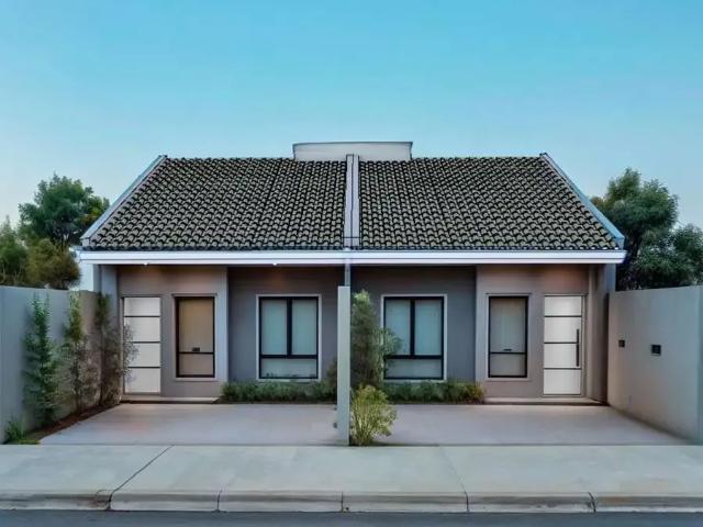 Casa / Sobrado para Venda em Cascavel/PR Esmeralda 2 Quartos