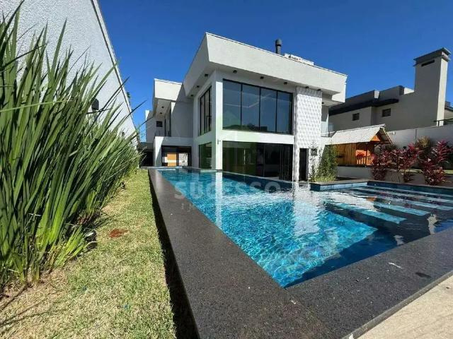 Casa / Sobrado para Venda em Cascavel/PR FAG 4 Quartos