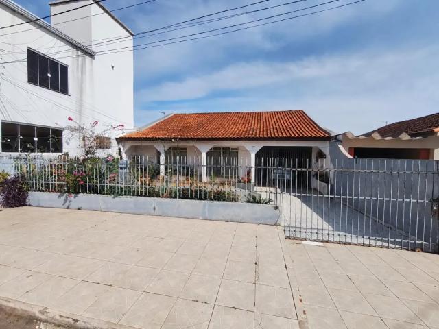 Casa / Sobrado para Venda em Cascavel/PR Guarujá 3 Quartos