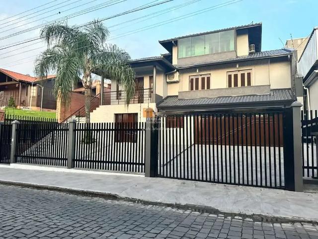 Casa / Sobrado para Venda em Caxias do Sul/RS Cidade Nova 4 Quartos