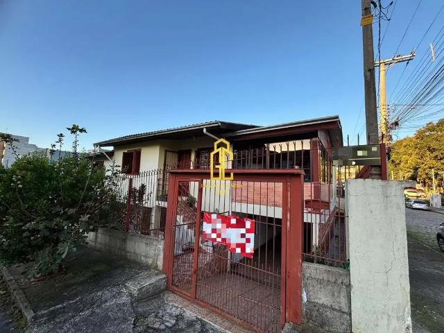 Casa / Sobrado para Venda em Caxias do Sul/RS Cidade Nova 4 Quartos