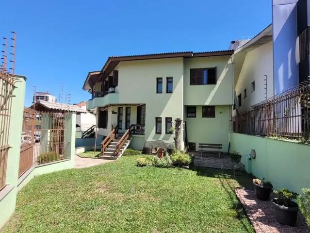 Casa / Sobrado para Venda em Caxias do Sul/RS Cinqüentenário 4 Quartos