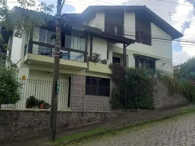 Casa / Sobrado para Venda em Caxias do Sul/RS Cinqüentenário 5 Quartos