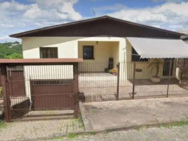 Casa / Sobrado para Venda em Caxias do Sul/RS Cruzeiro 4 Quartos