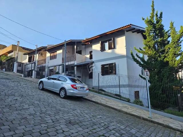 Casa / Sobrado para Venda em Caxias do Sul/RS De Lazzer 3 Quartos