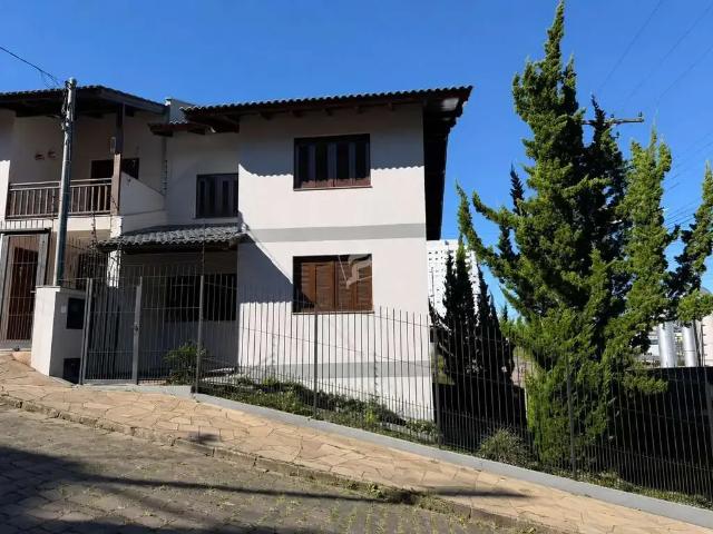 Casa / Sobrado para Venda em Caxias do Sul/RS De Lazzer 3 Quartos