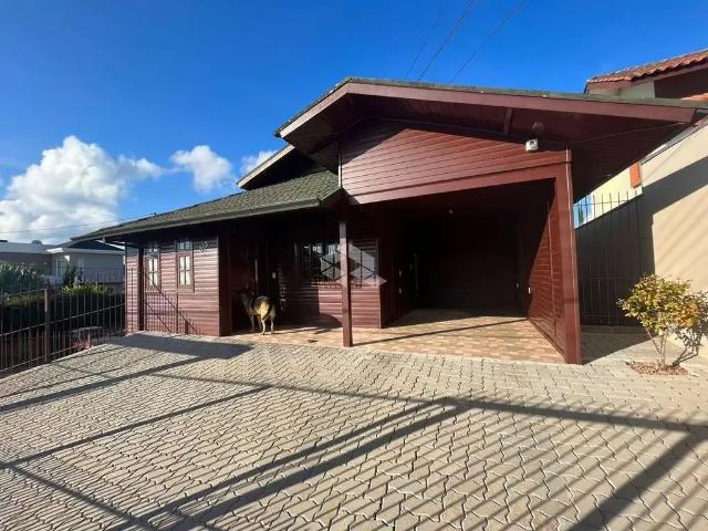 Casa / Sobrado para Venda em Caxias do Sul/RS Desvio Rizzo 4 Quartos