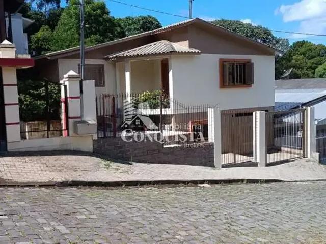 Casa / Sobrado para Venda em Caxias do Sul/RS Diamantino 4 Quartos