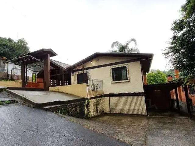 Casa / Sobrado para Venda em Caxias do Sul/RS Diamantino 4 Quartos