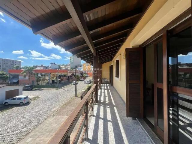 Casa / Sobrado para Venda em Caxias do Sul/RS Floresta 6 Quartos