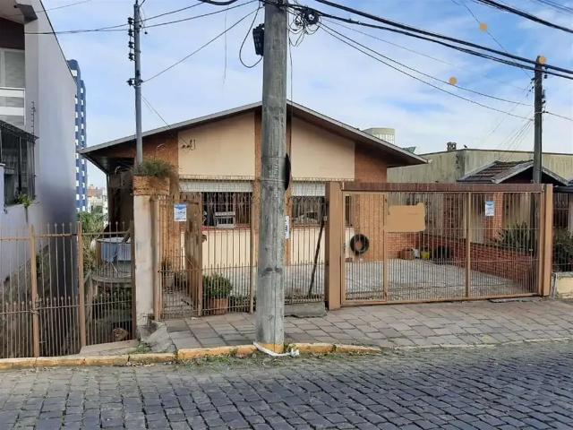 Casa / Sobrado para Venda em Caxias do Sul/RS Madureira 3 Quartos