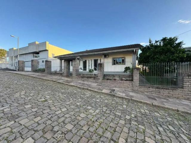 Casa / Sobrado para Venda em Caxias do Sul/RS Nossa Senhora da Saúde 4 Quartos