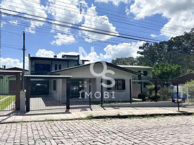 Casa / Sobrado para Venda em Caxias do Sul/RS São Ciro 4 Quartos