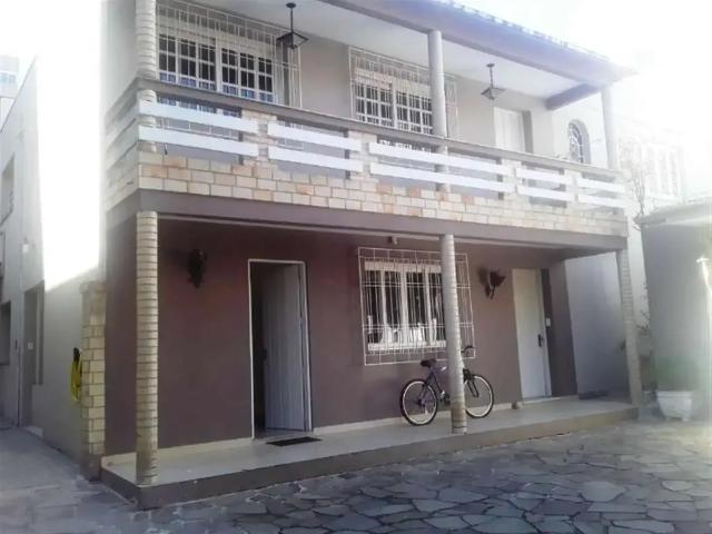Casa / Sobrado para Venda em Caxias do Sul/RS São Pelegrino 6 Quartos