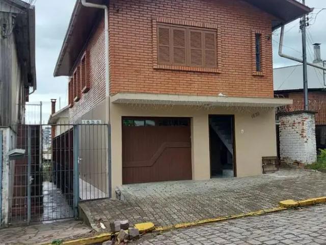 Casa / Sobrado para Venda em Caxias do Sul/RS São Pelegrino 3 Quartos