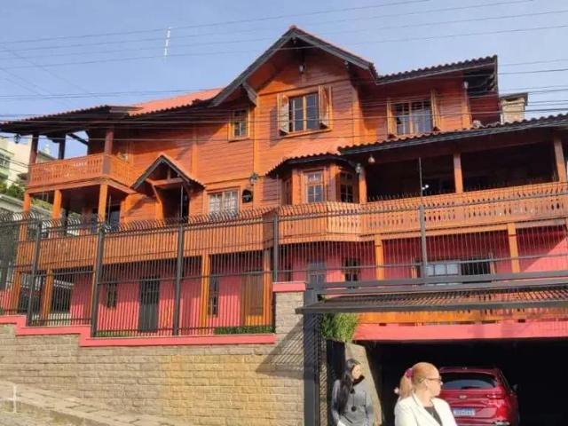 Casa / Sobrado para Venda em Caxias do Sul/RS Salgado Filho 4 Quartos