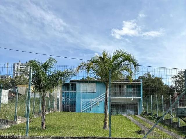 Casa / Sobrado para Venda em Caxias do Sul/RS Santa Lúcia 3 Quartos