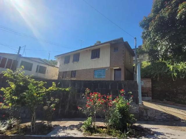 Casa / Sobrado para Venda em Caxias do Sul/RS Panazzolo 3 Quartos
