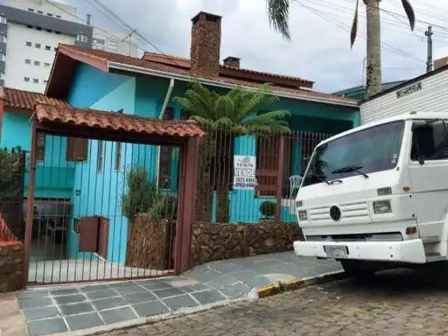 Casa / Sobrado para Venda em Caxias do Sul/RS Panazzolo 5 Quartos