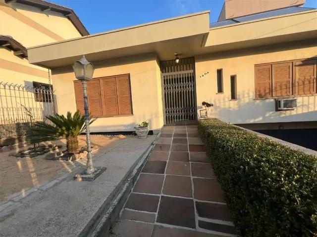 Casa / Sobrado para Venda em Caxias do Sul/RS Petrópolis 4 Quartos