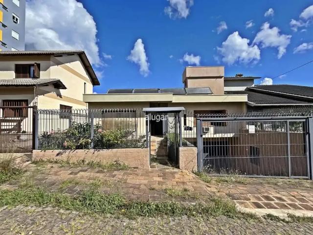 Casa / Sobrado para Venda em Caxias do Sul/RS Petrópolis 4 Quartos